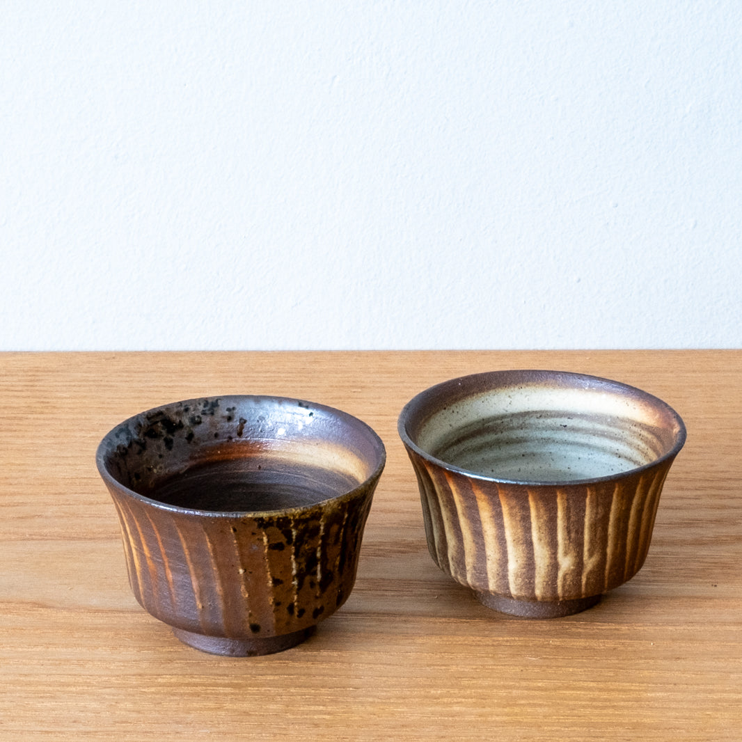 Choko Sake Cups, Brown glaze, Hakeme decoration | Sansho